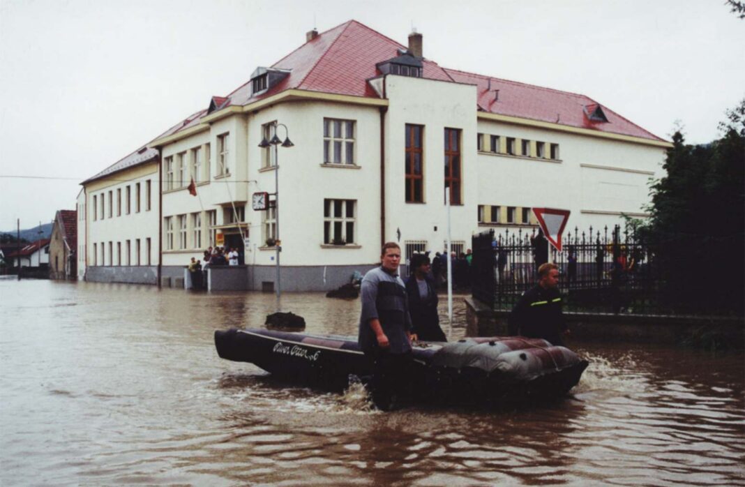 Povodně, které se vryly do paměti: Jak v srpnu 2002 velká voda ...